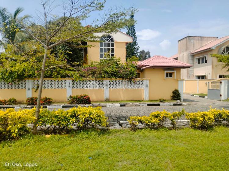 For Sale: Big Duplex With Large Compound Space, Lekki Phase 1, Lekki ...