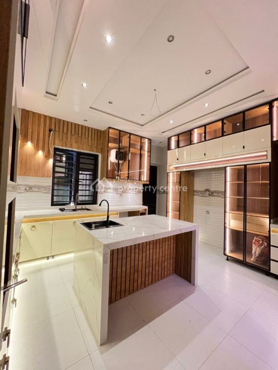 For Sale: 5 Bedroom Fully Detached Duplex, Magodo, Lagos | 5 Beds, 5 Baths (Ref: 2339743)